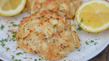 How do you tell if crab cakes are cooked?