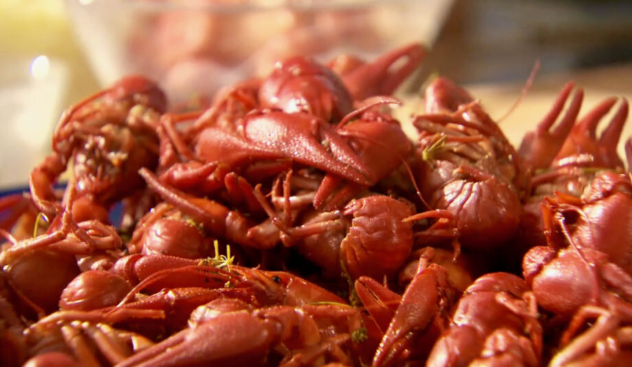 How do you thaw frozen crayfish?