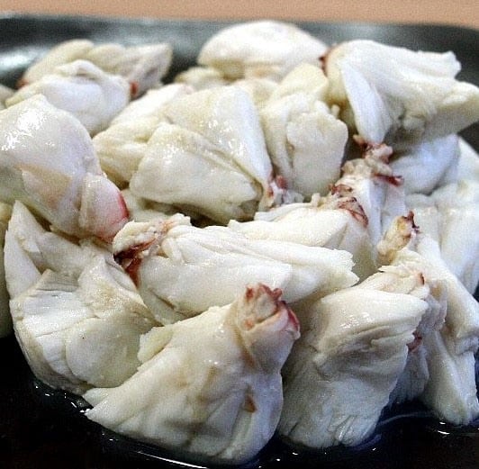 How do you thaw frozen lump crab meat?