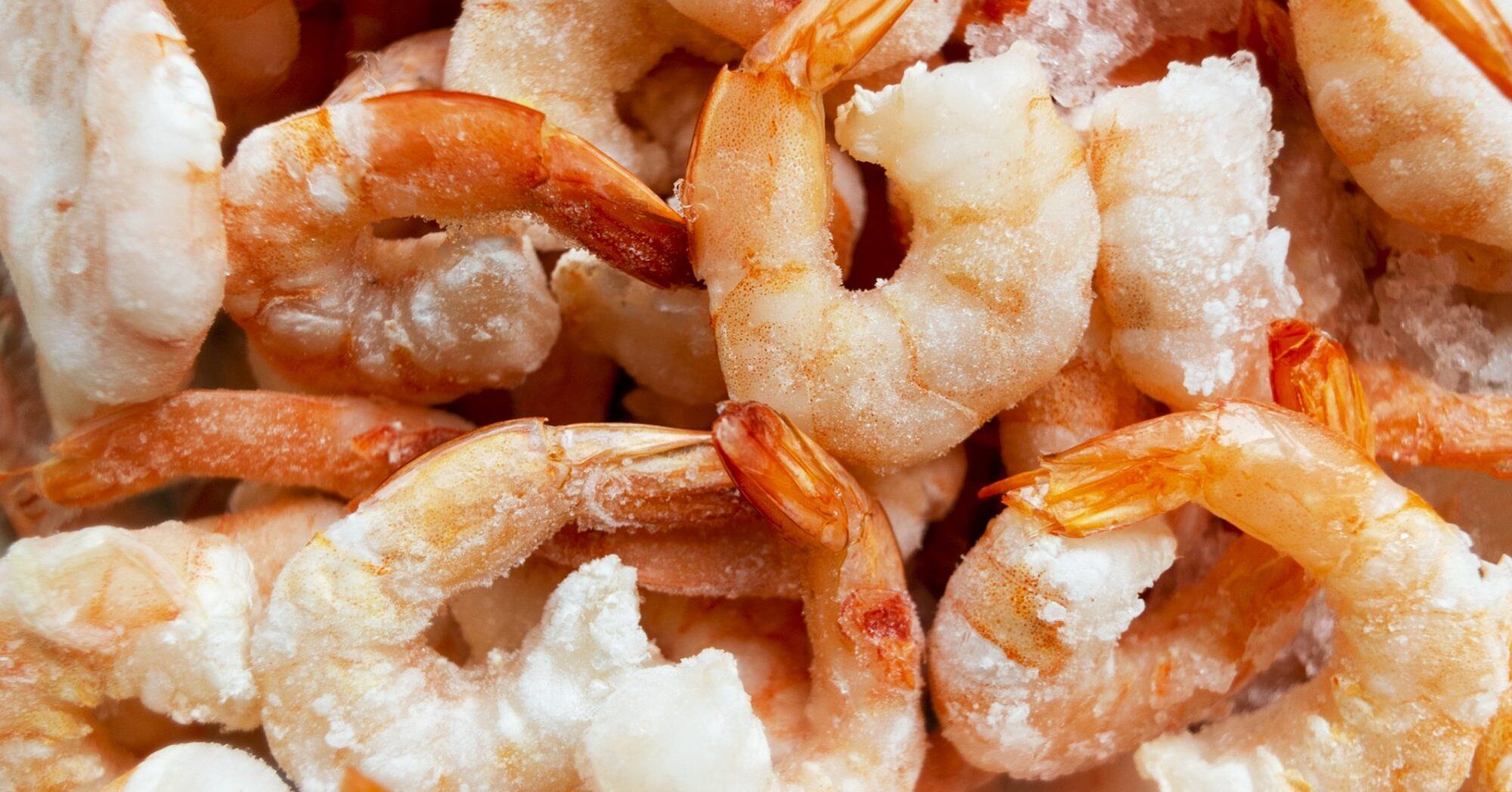 How do you thaw frozen raw shrimp?