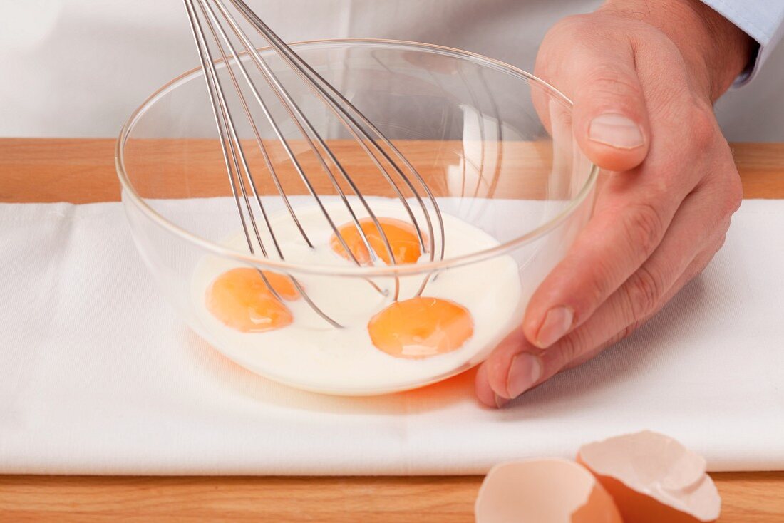 How do you thicken a sauce with egg yolks?