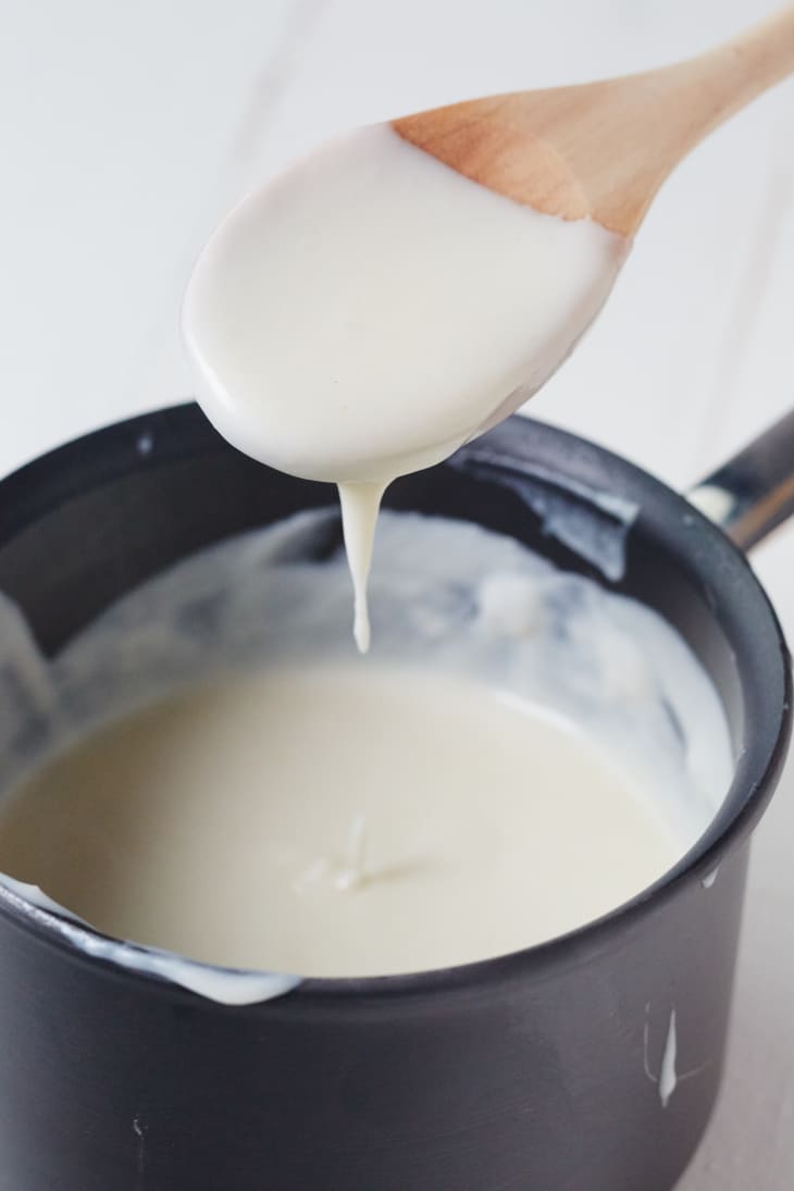 How do you thicken milk sauce?