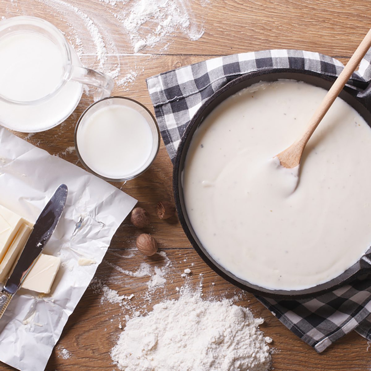 How do you thicken sauce with cake flour?