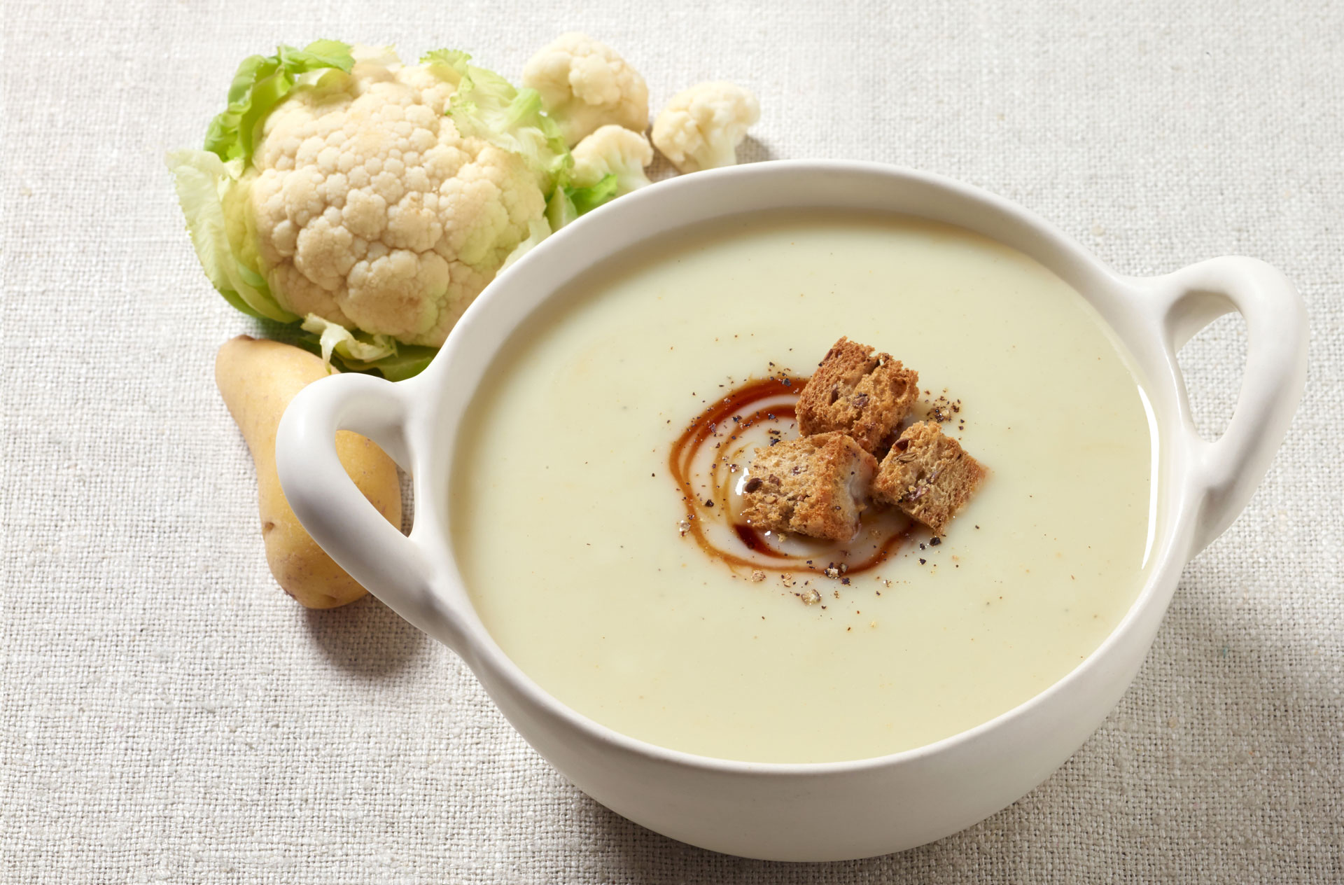 How does Gordon Ramsay make cauliflower soup?