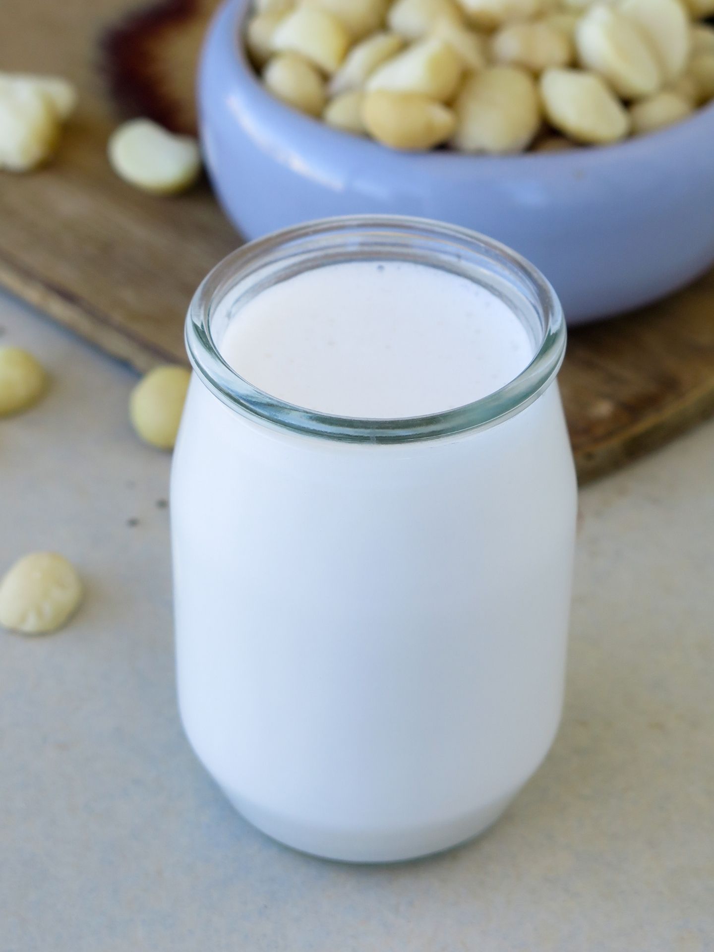 How does macadamia milk taste?