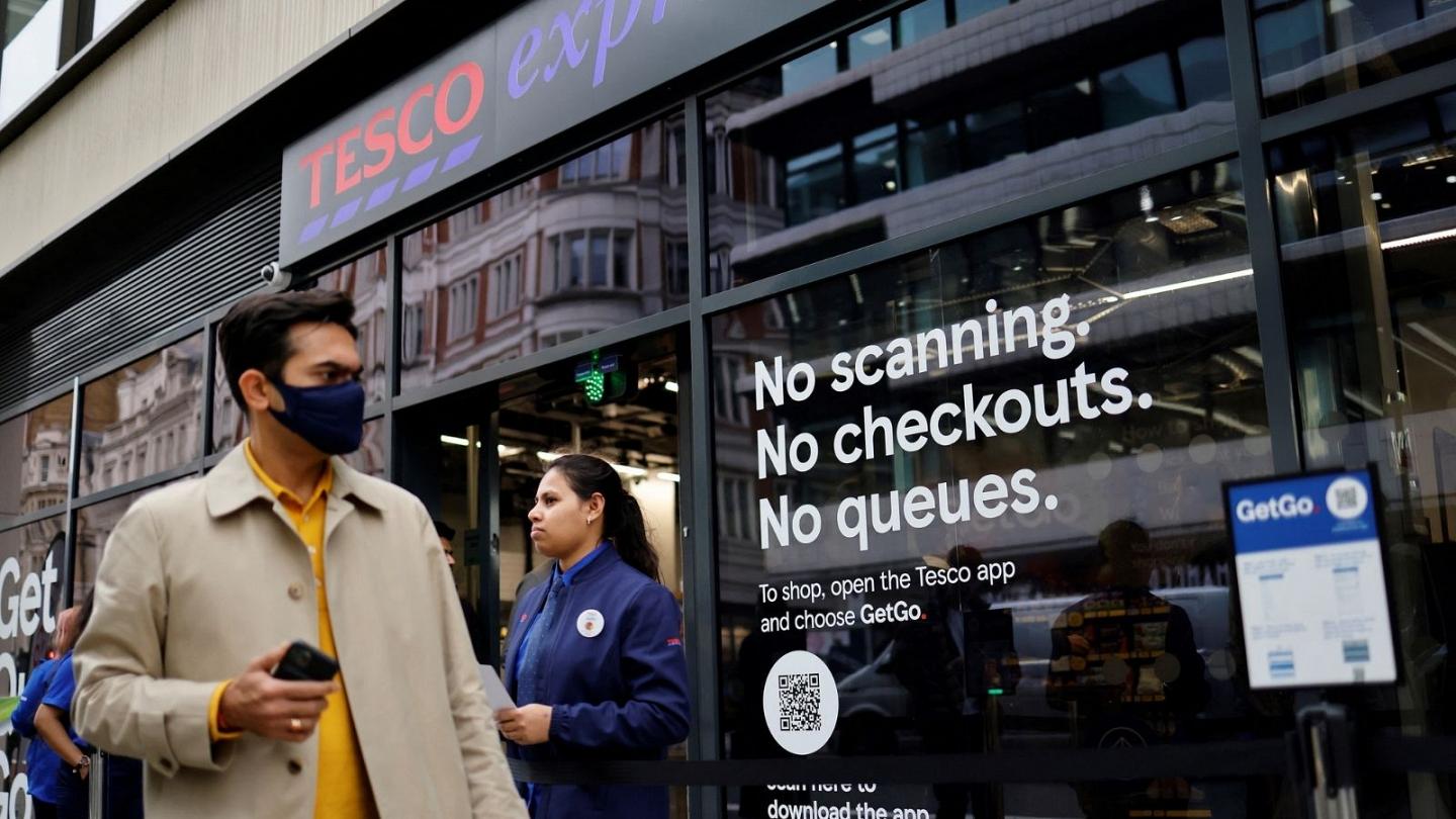 How does no checkout Tesco work?