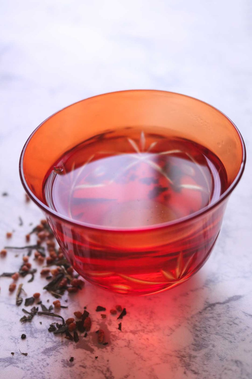 How does steam prevent oxidation in tea?