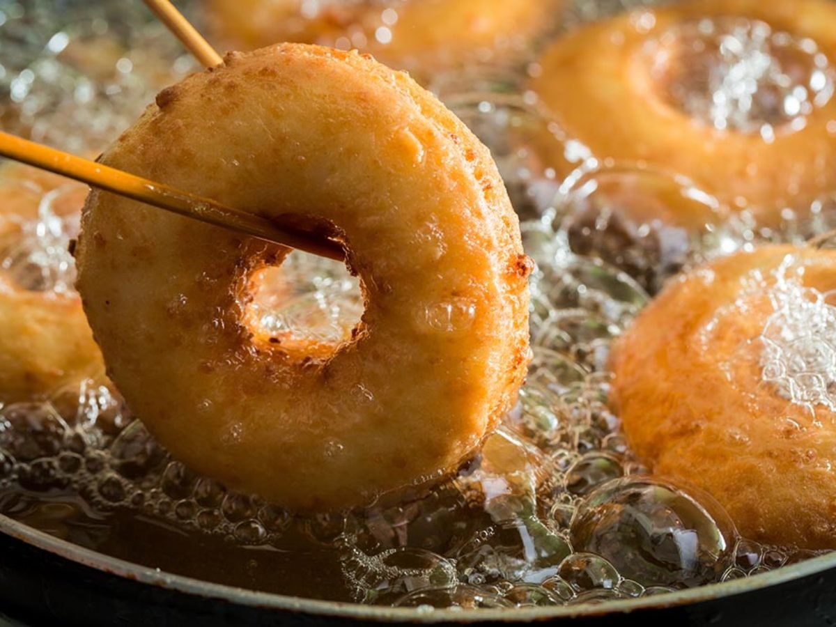 How hot should the oil be to fry donuts?