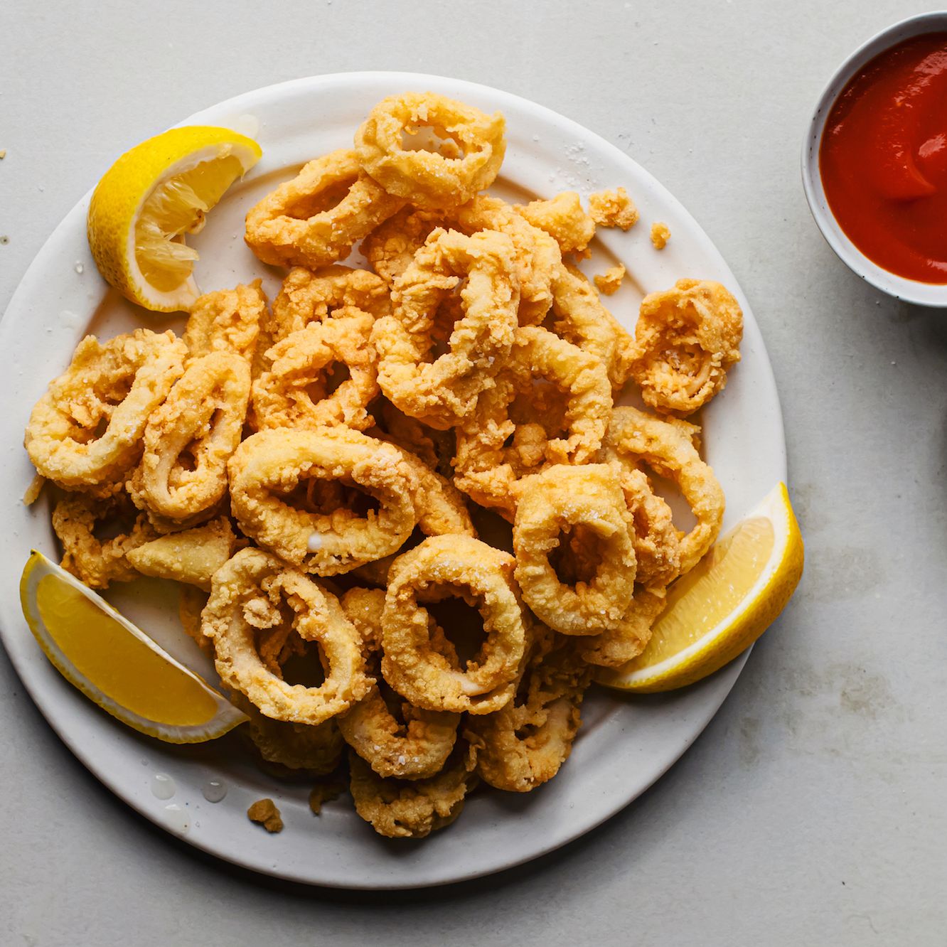 How is calamari served in Italy?