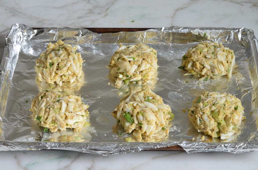 How long are raw crab cakes good for?