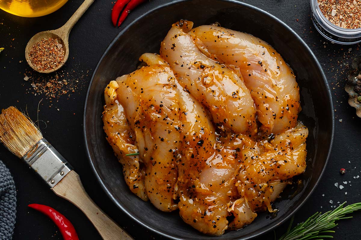 How long can chicken marinate before going bad?
