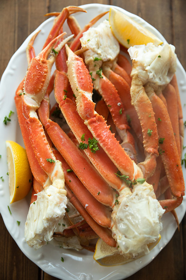 How long can crab legs sit out before cooking?