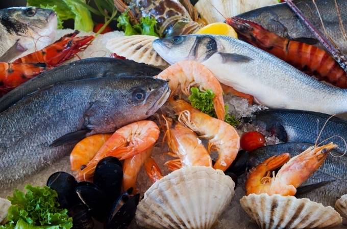 How long can seafood sit out after being cooked?