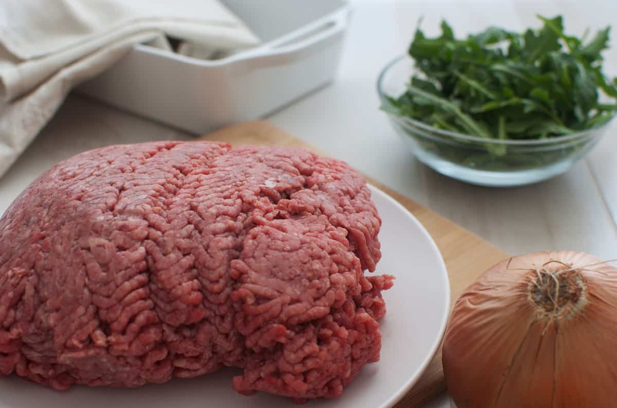 How long can you leave raw ground beef out before cooking?