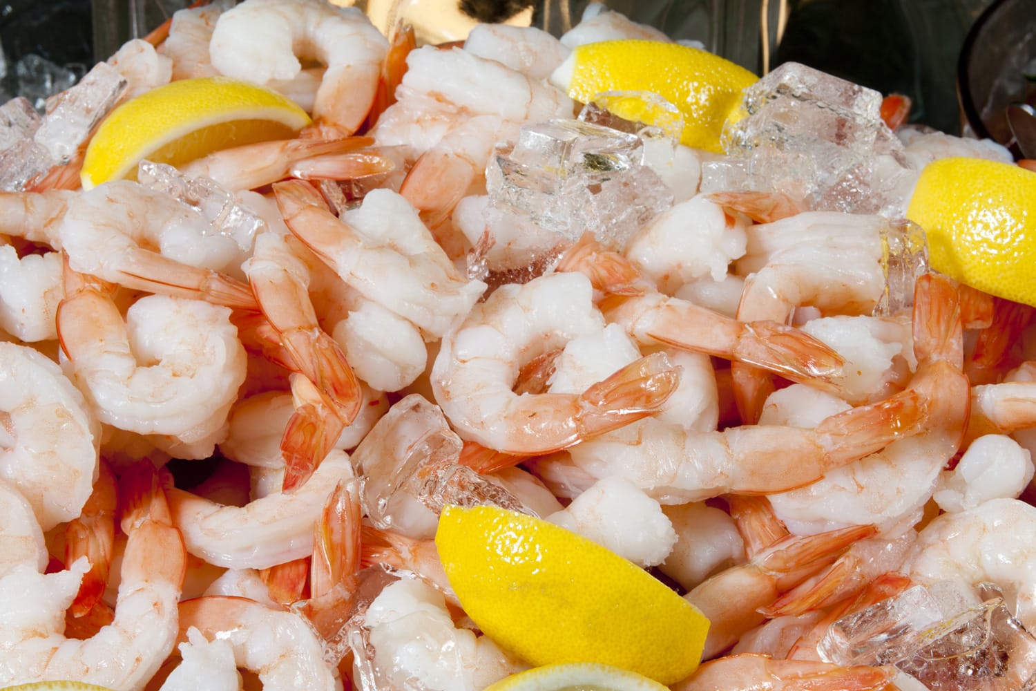 How long can you leave shrimp on ice before it spoils?
