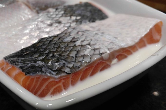How long can you marinate fish in milk?
