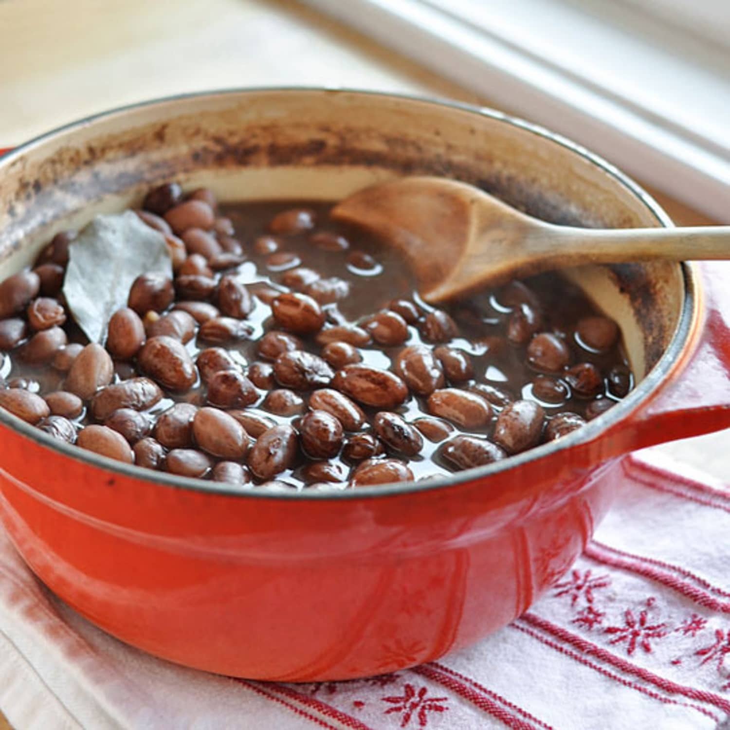 How long do beans take to cook in the stove?