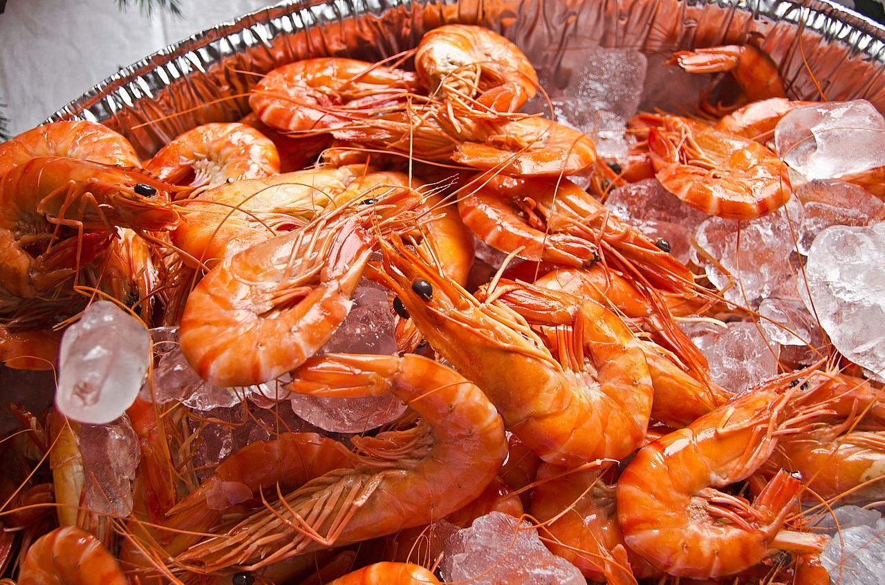 How long do frozen prawns take to defrost at room temperature?