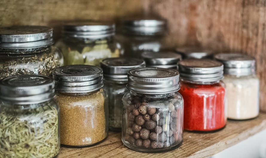 How long do herbs last in glass jars?