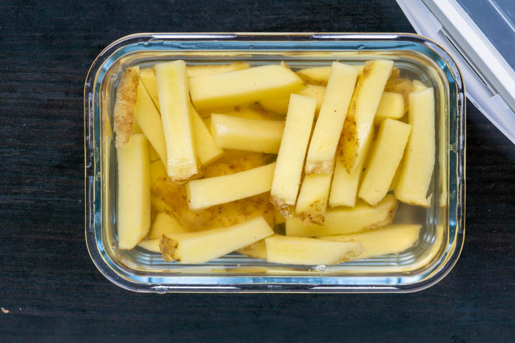 How long do potatoes need to soak in water before frying?