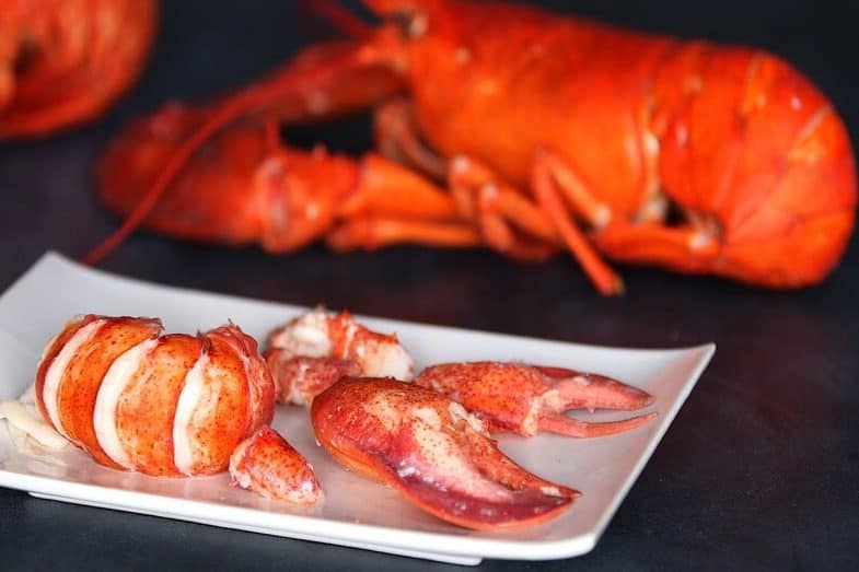 How long do you boil cooked lobster claws?