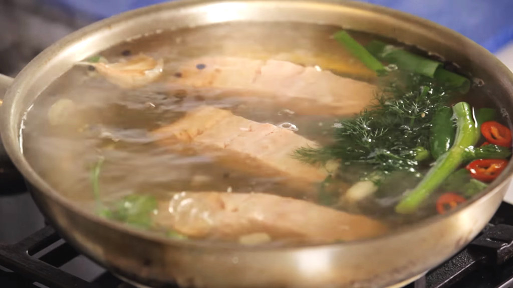 How long do you boil fish to make poaching liquid?