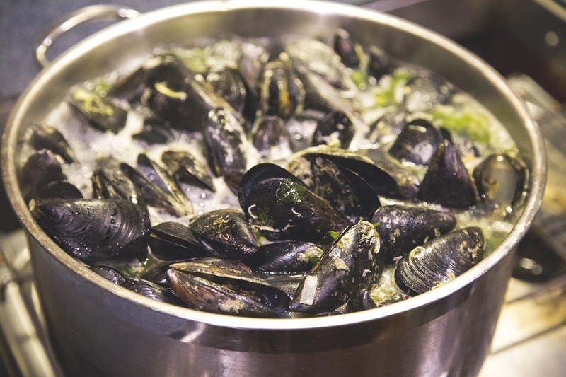 How long do you boil mussels?