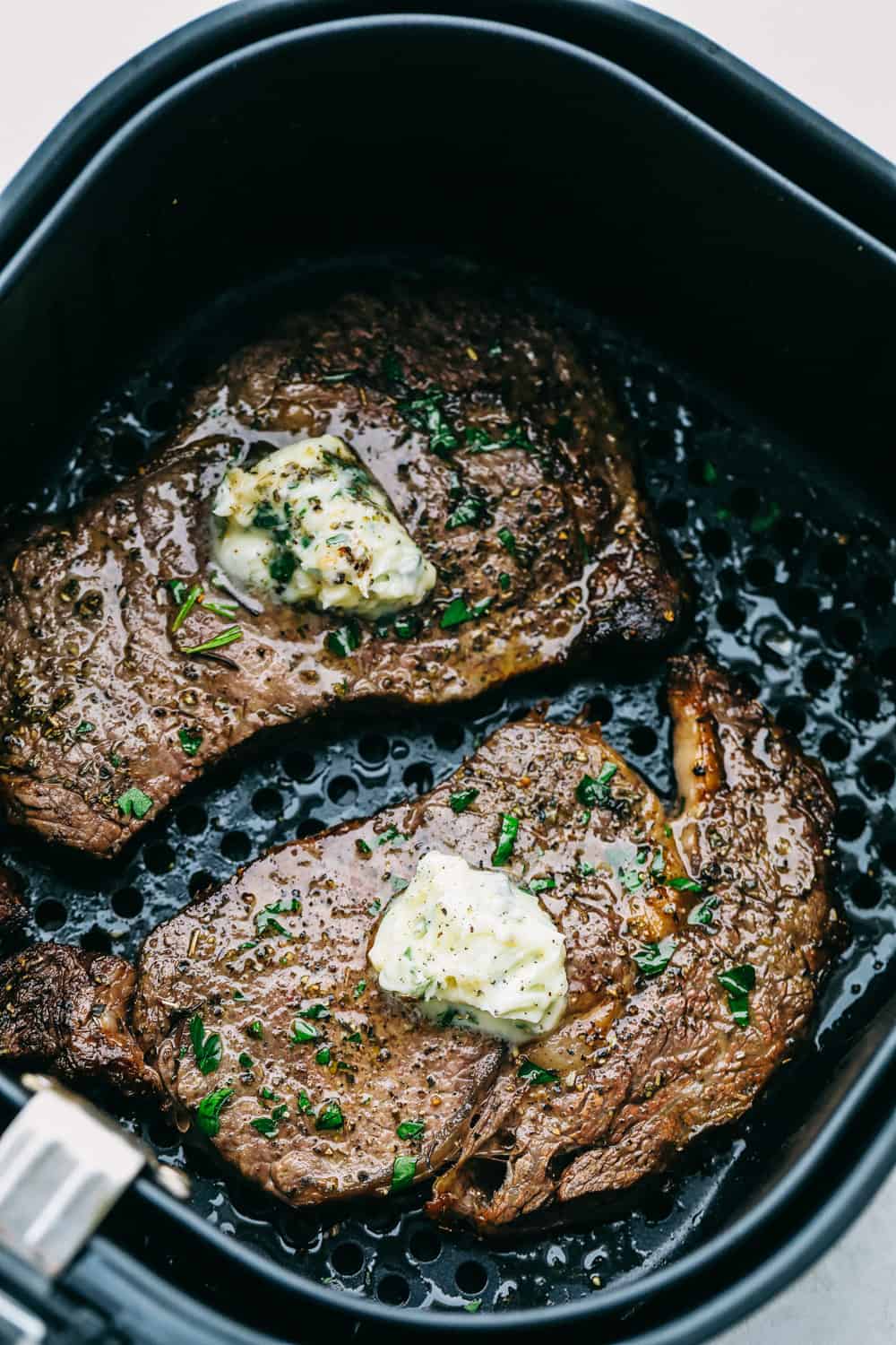 How long do you cook a steak in an air fryer?