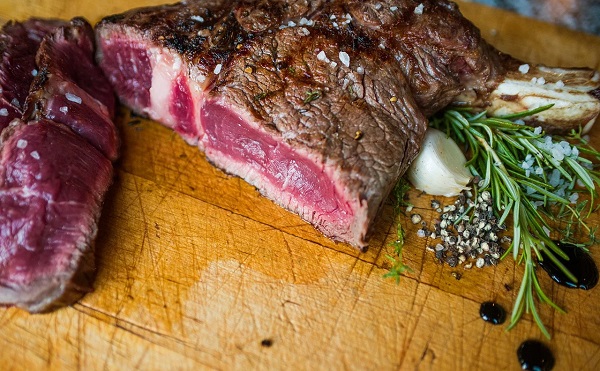 How long do you cook a steak in the oven at 350 for medium-rare?
