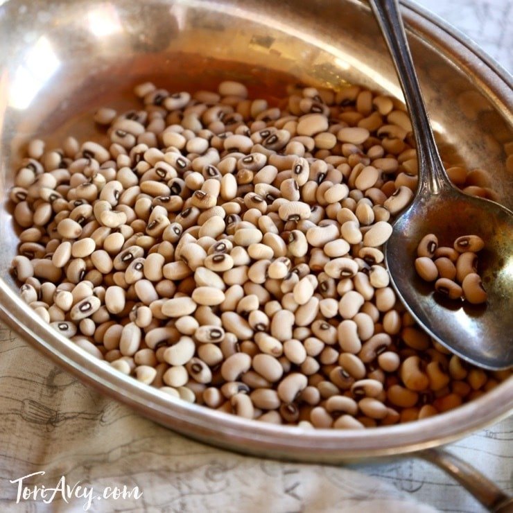 How long do you cook dried black-eyed peas?