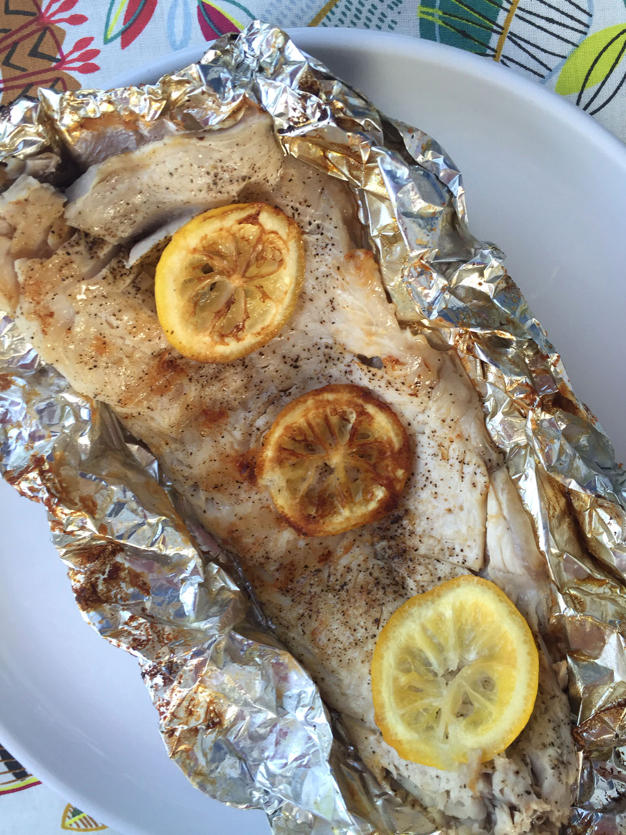 How long do you cook fish in a foil packet?