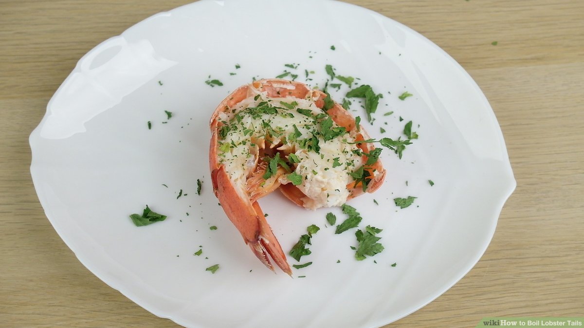 How long do you cook lobster in a colander?