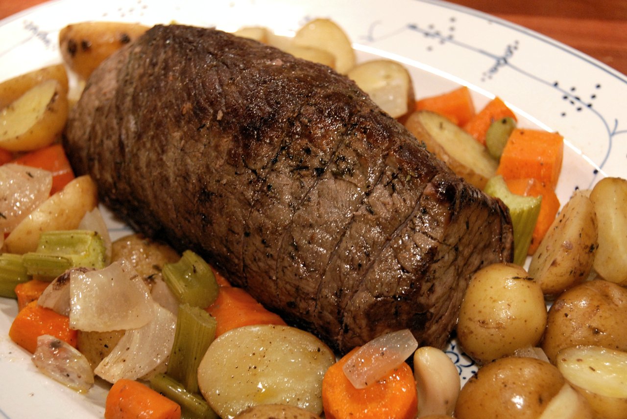 How long does a 2 pound roast take to cook?