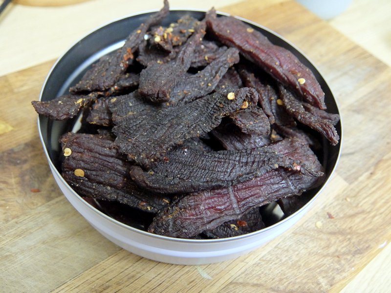 How long does beef jerky last without cure?
