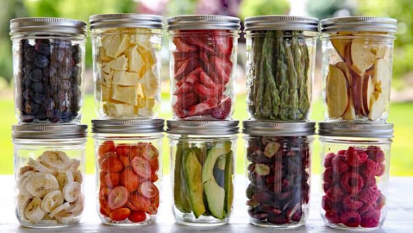 How long does dehydrated food last in Mason jars?