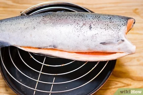 How long does fish take to cook in liquid?