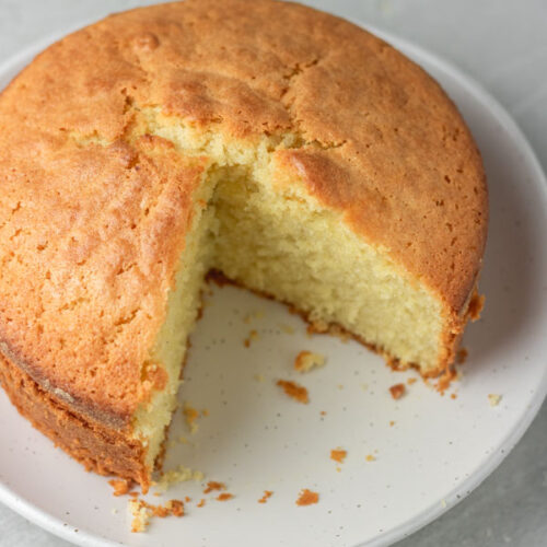 How long does homemade sponge cake last?