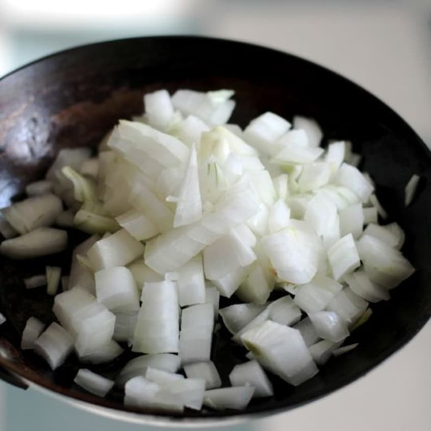 How long does it take onions to soften when boiled?