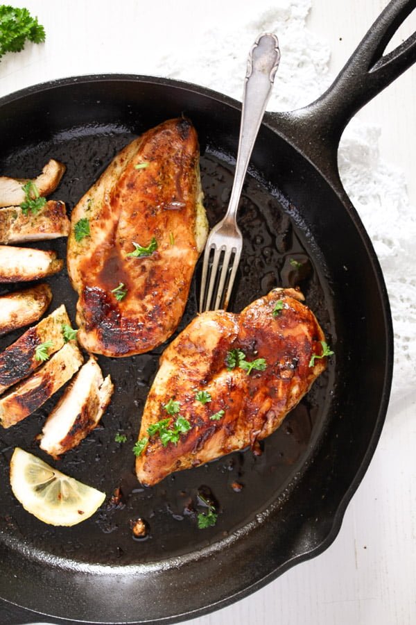 How long does it take to cook chicken on a cast iron skillet?