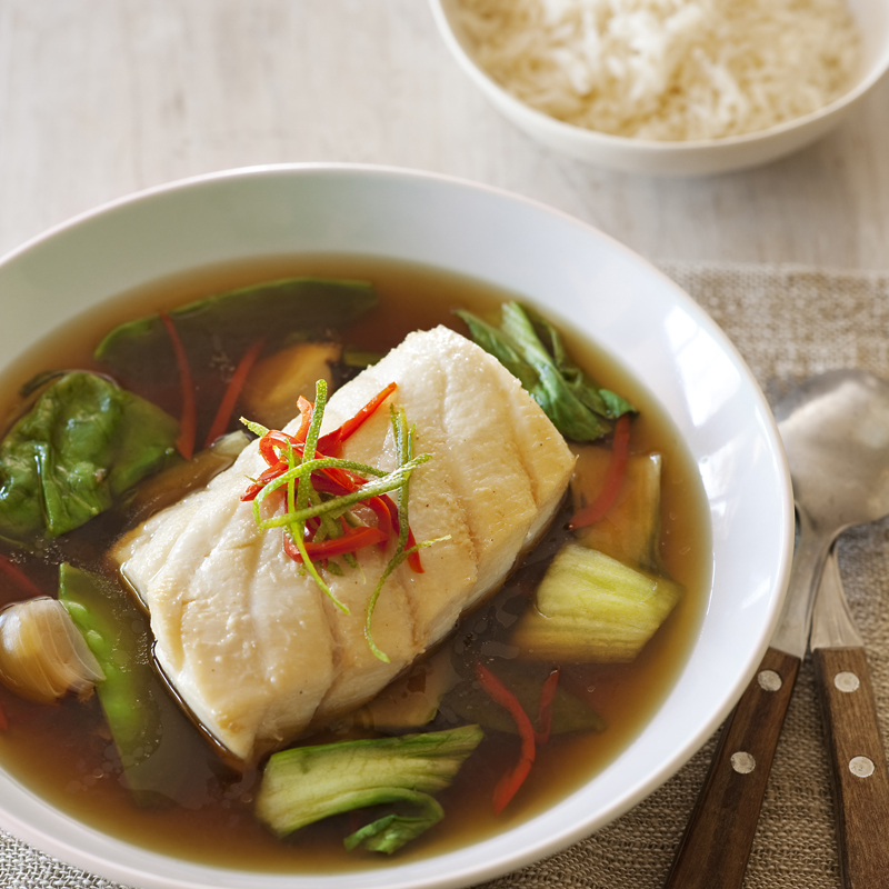 How long does it take to cook fish in a broth?