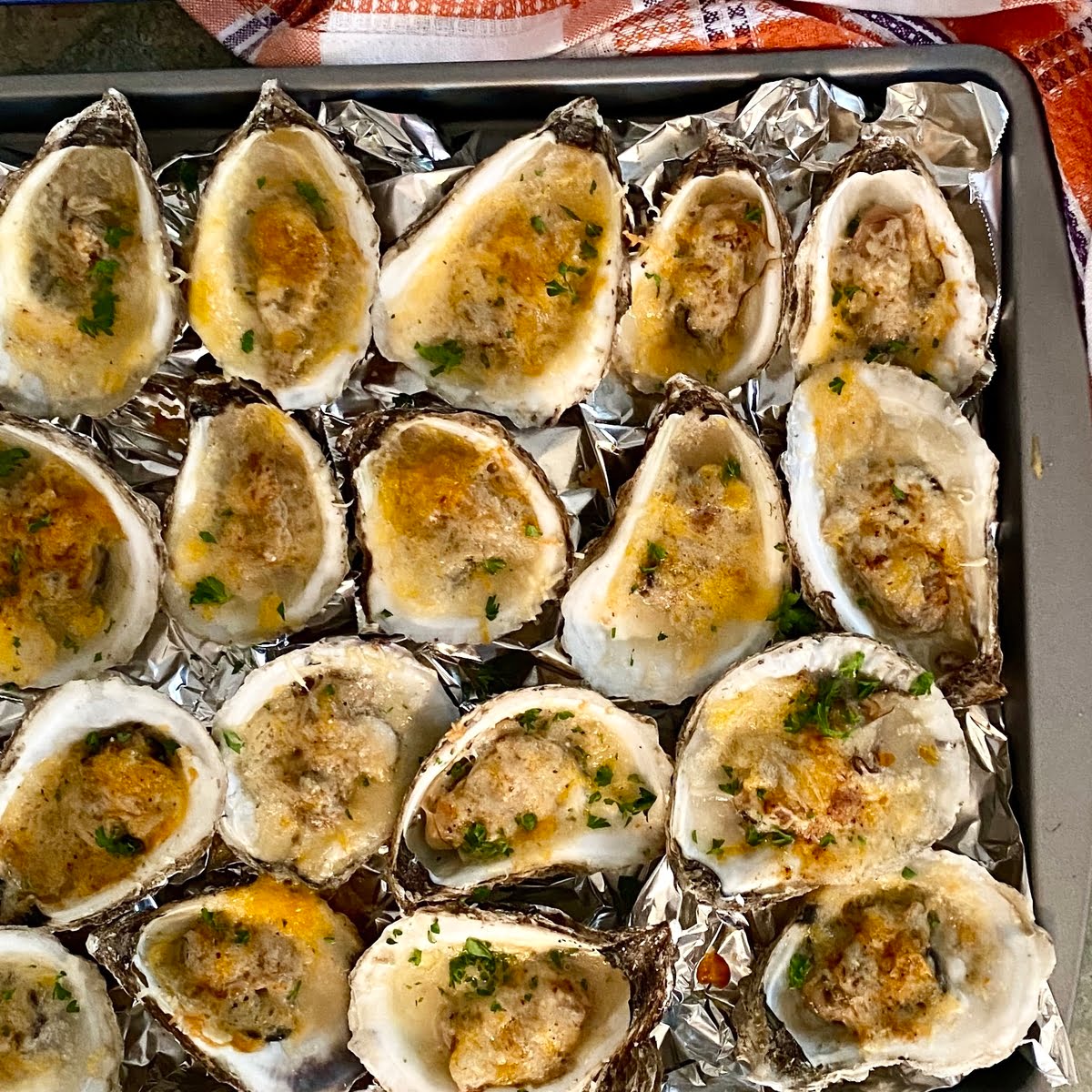 How long does it take to cook oysters in the shell in the oven?