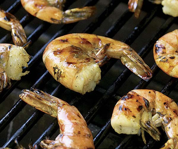 How long does it take to cook raw shrimp on a grill?