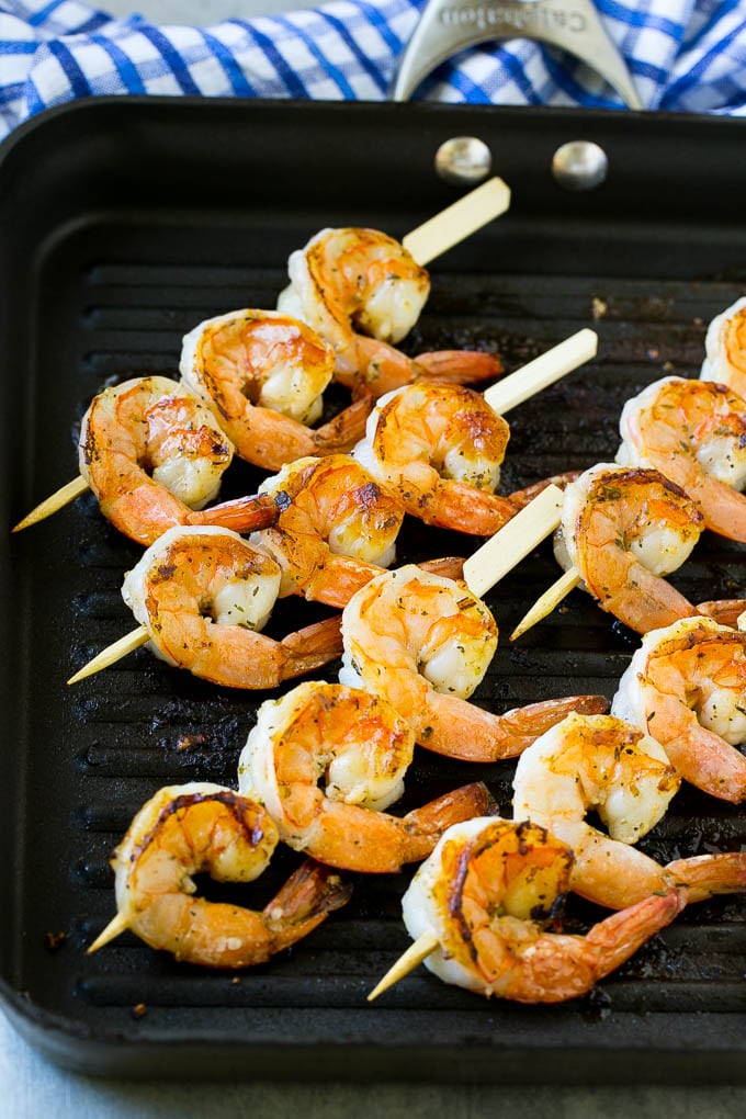 How long does it take to cook raw shrimp on the grill?