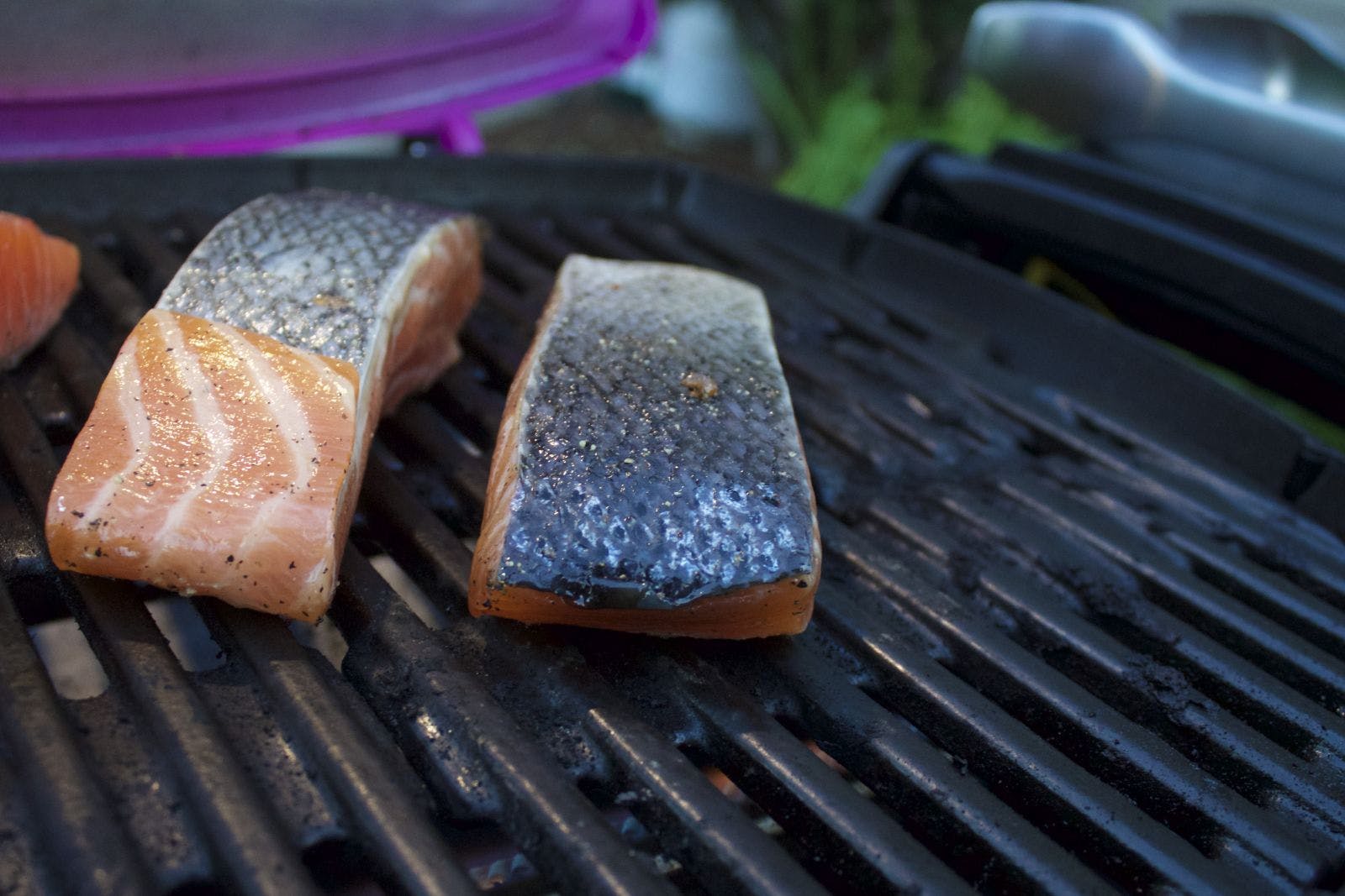 How long does it take to cook salmon on a Weber grill?