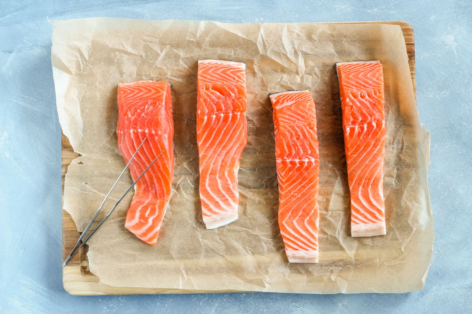 How long does it take to grill a 4 oz piece of salmon?