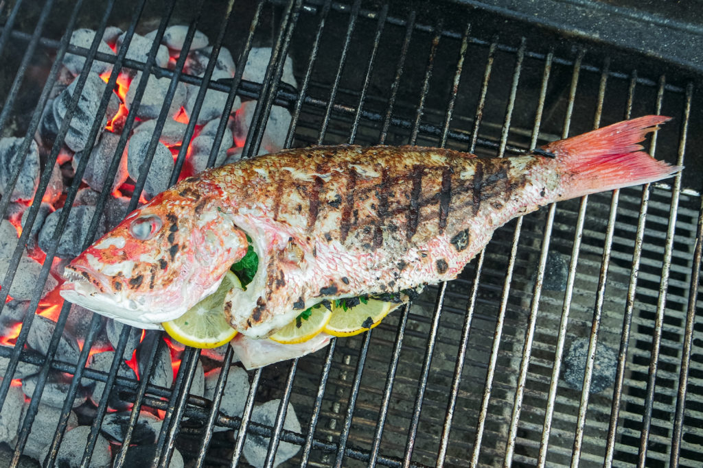 How long does it take to grill fish on a grill?