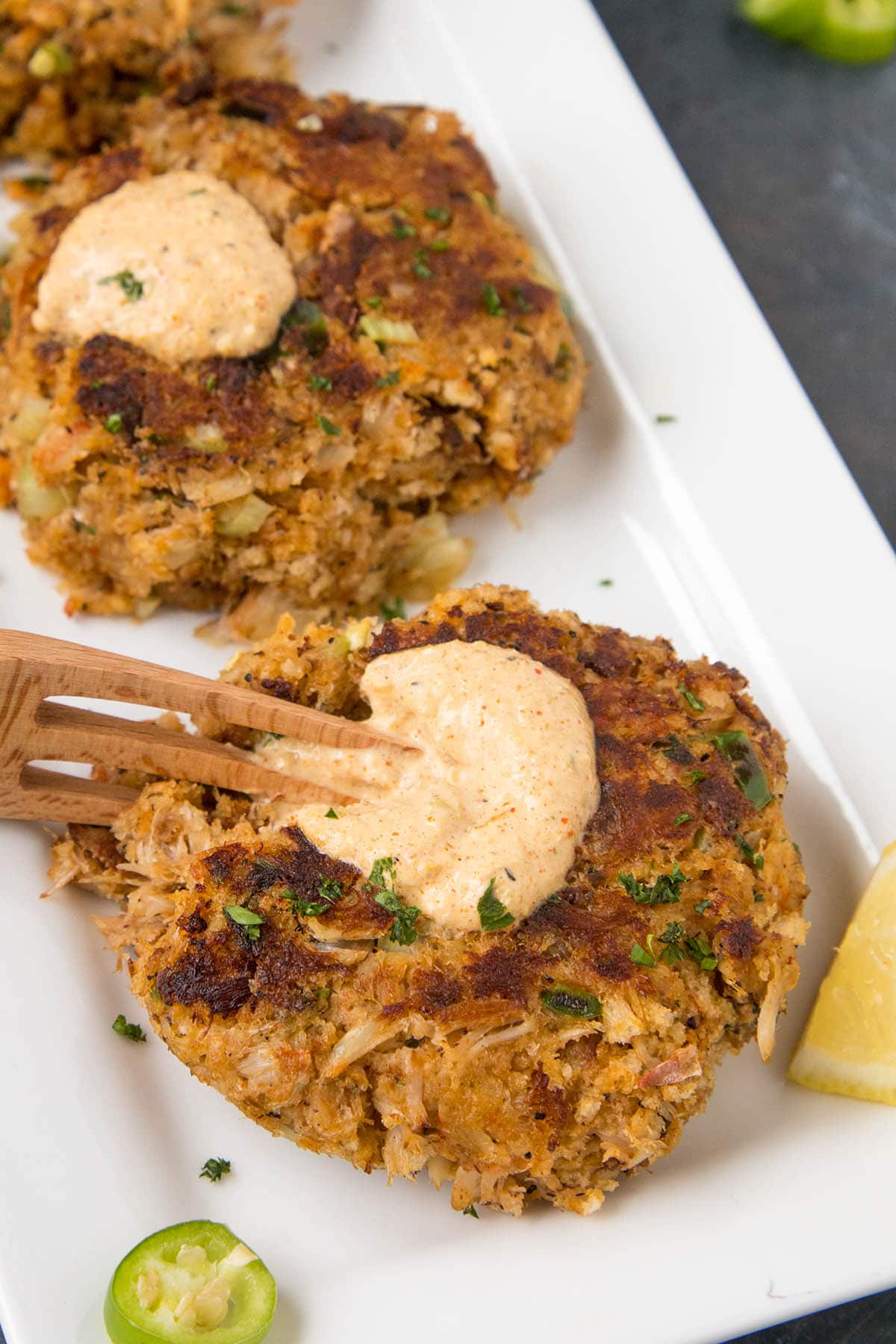 How long does it take to make crab cakes with sauce?