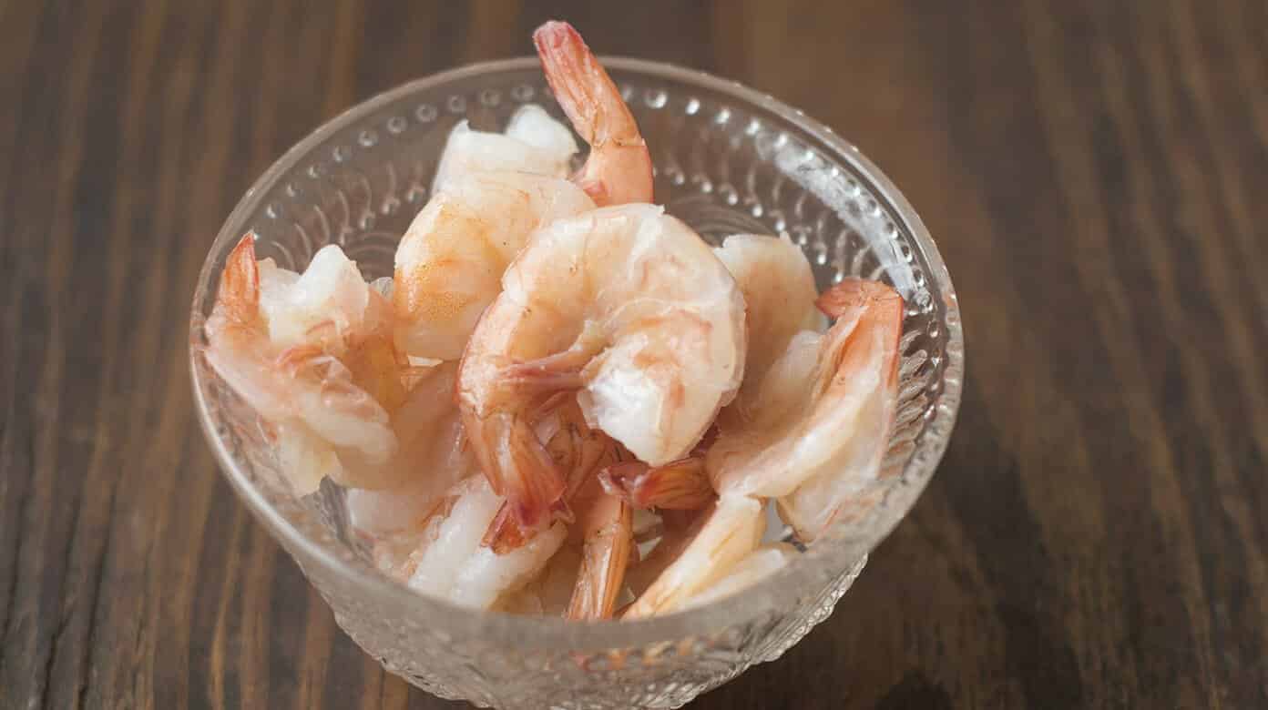 How long does it take to poach prawns?