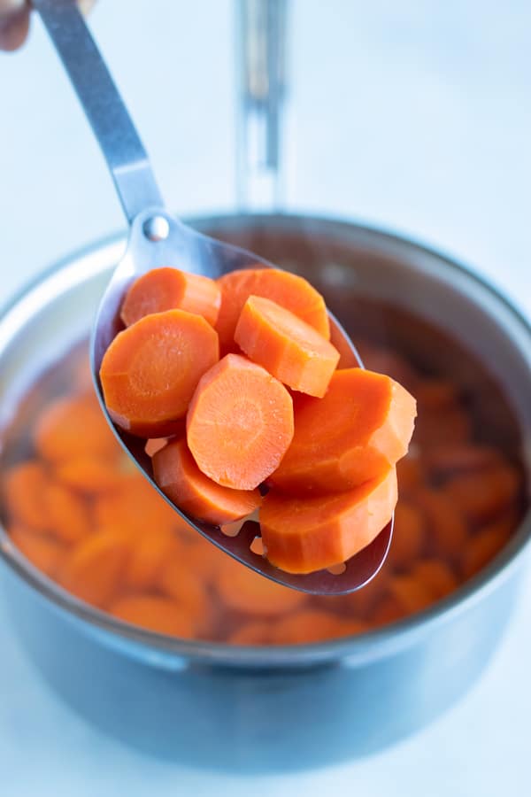 How long does it take to soften carrots when boiling?