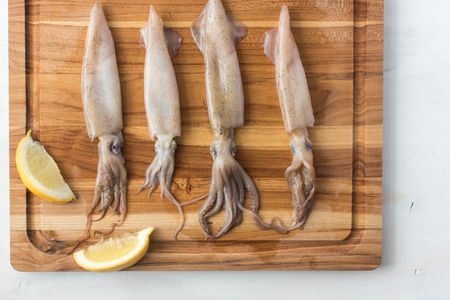 How long does uncooked calamari last in the fridge?